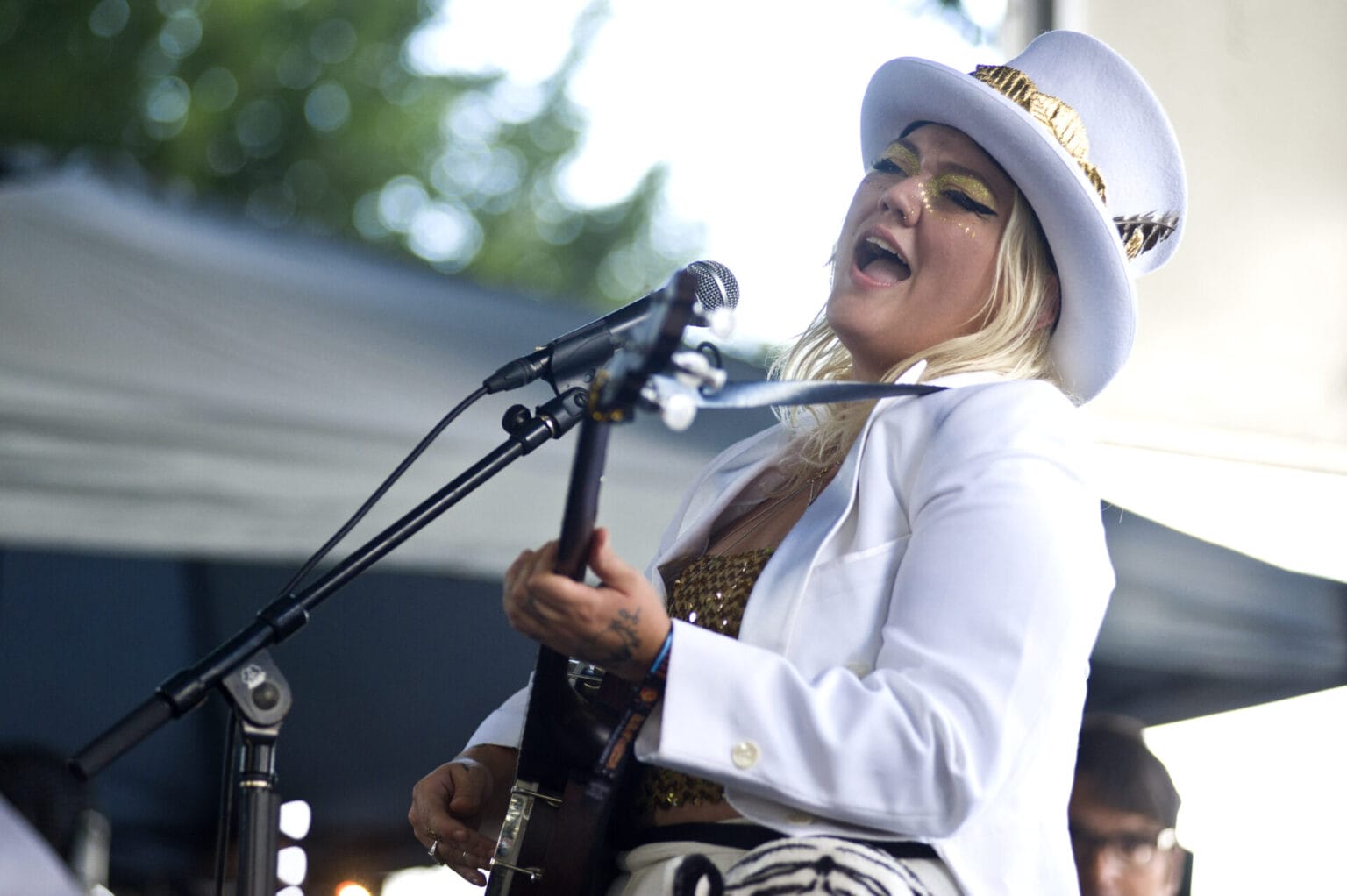 Singer Elle King Claps Back at Father Rob Schneider’s Anti-LGBTQ ...